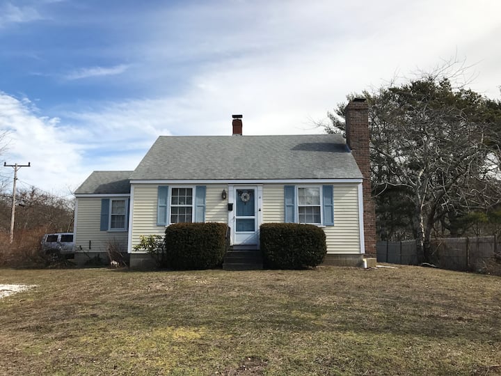 Cozy Cape House Near Beaches - コッド岬, MA