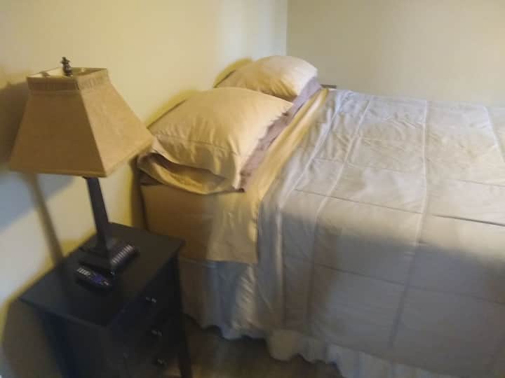 Ctr Prvt Br/bath, 5min S I-10, Clean! - Daphne, AL