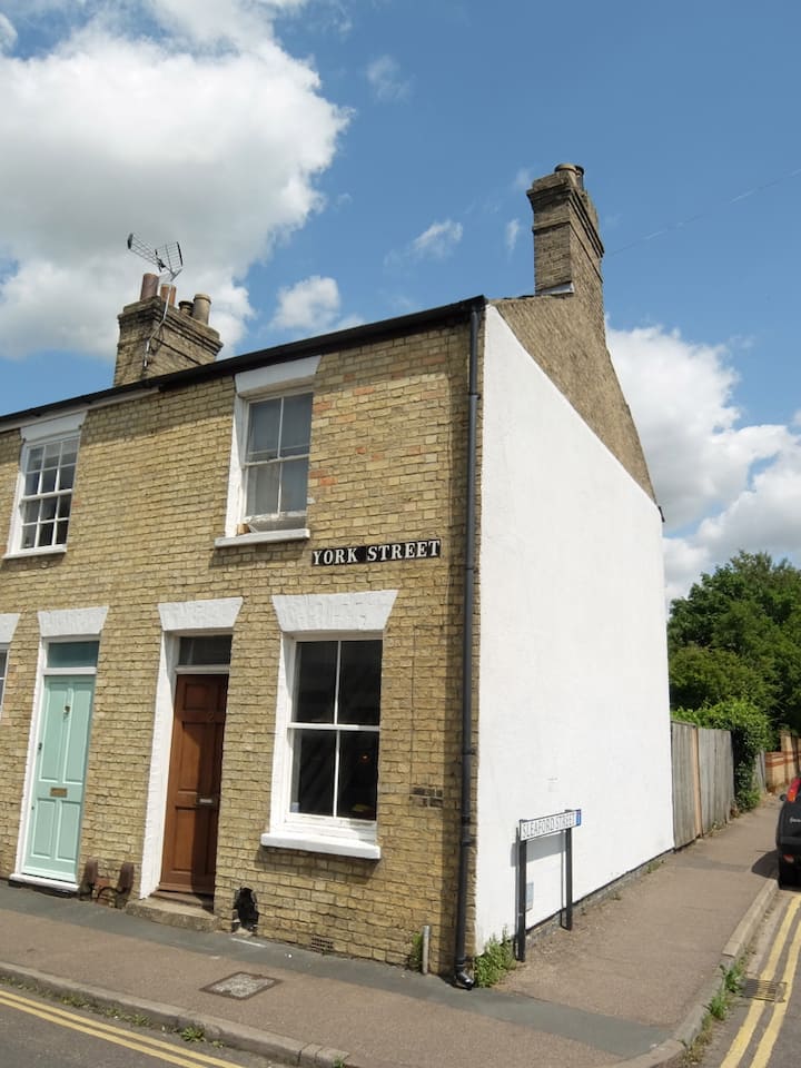 Stylish Central Cambridge 1800s Cottage Cool Area - Cambridge Station Road