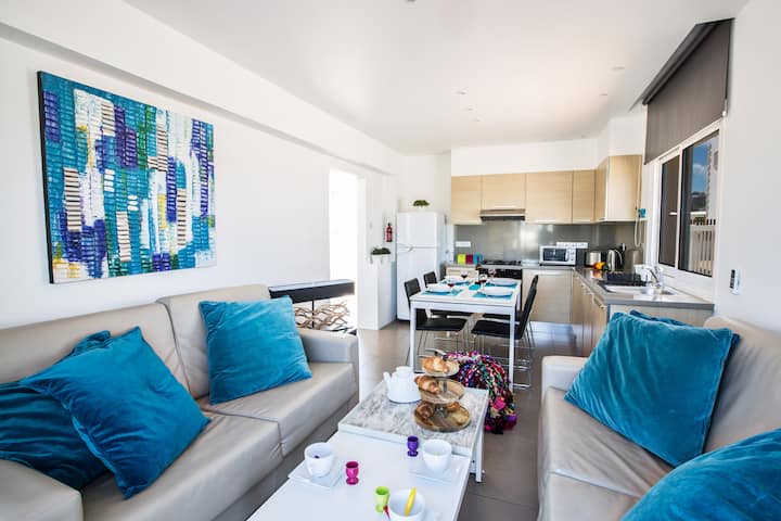 Nicholas Seaview Apt - Modern Elegance & Sea Views - Fig Tree