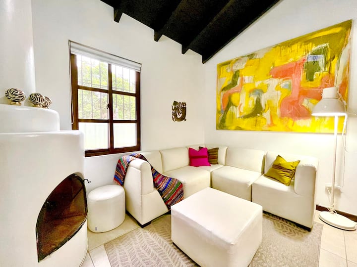 Rinconcito Once: Colorful Condo W/ Terrace & Pool - Guatemala