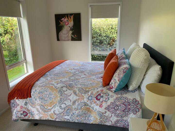 Top 10 Airbnb Vacation Rentals In Bethlehem, New Zealand | Trip101