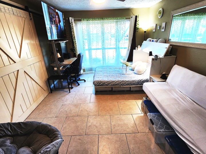Sweet Seclusion: Clean, Comfy, Convenient, + 4k Tv - Sugar Land, TX