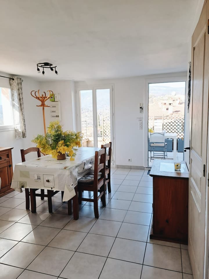 Appartement Lumineux Chauffé Parking Rue Réservé - Fayence