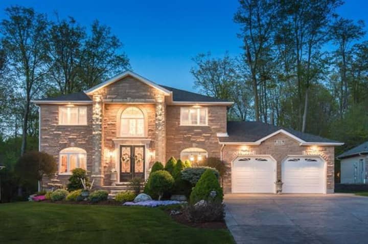 Executive 3000 Sq Ft 2 Story - 80 X 330 Greenbelt - Kitchener