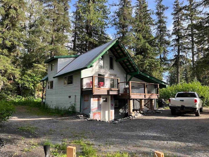 Alpine Woods Chalet House - Valdez, AK