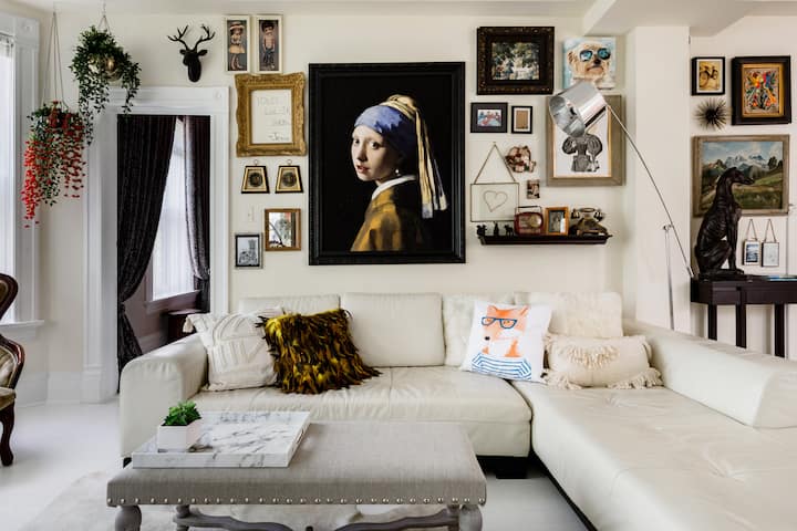 Curated Art Apartment In Ukrainian Village - Chicago