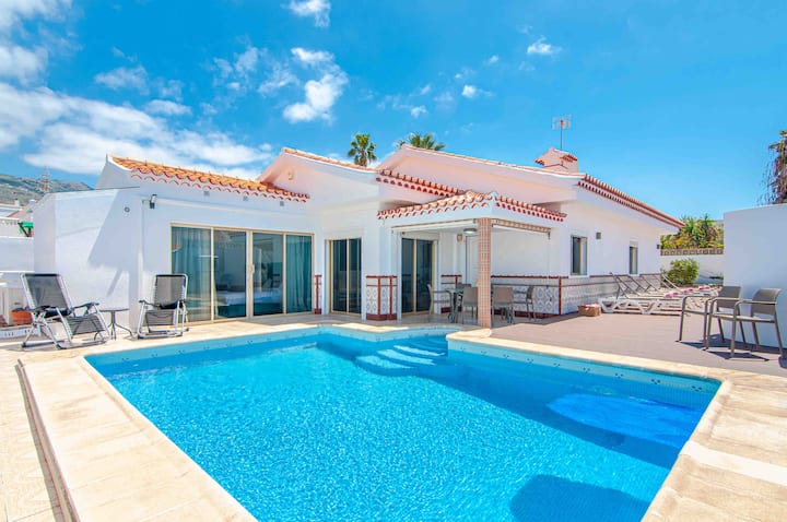 Fabulous 4 Bedroom Villa With Pool - Adeje