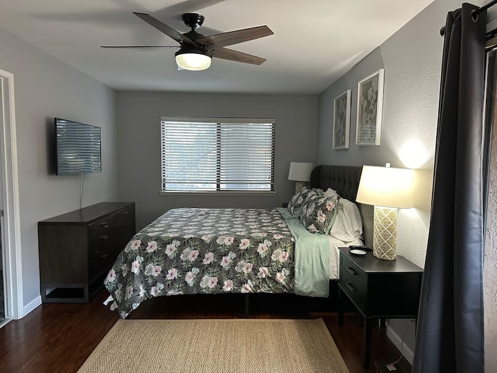 Comfy Townhome Retreat - Modesto, CA