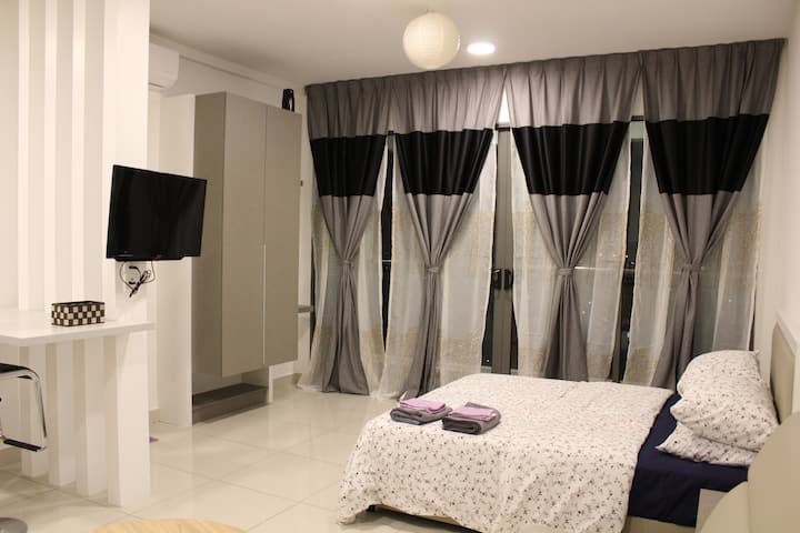 Bangi Suite Free Wifi, Unifi Tv And Airport Taxi* - Bangi