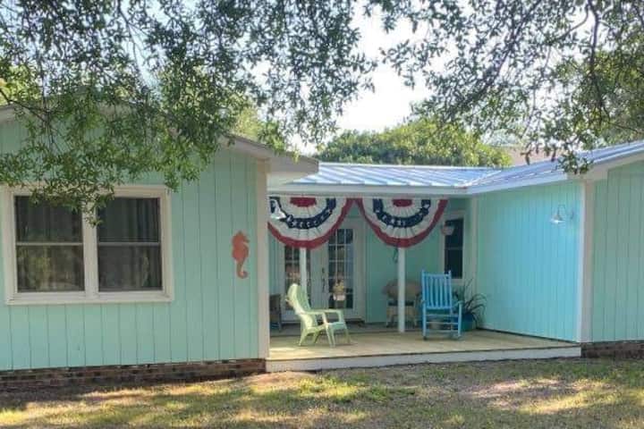 R&r Beach Bungalow - Oak Island, NC