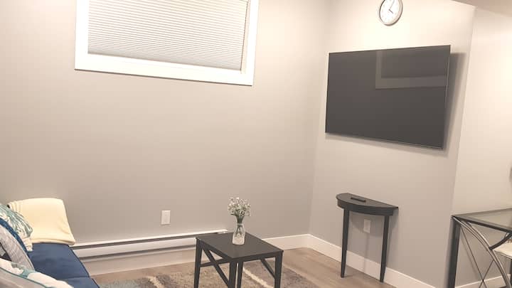 Cozy 1 Bedroom Private Suite - Saskatoon