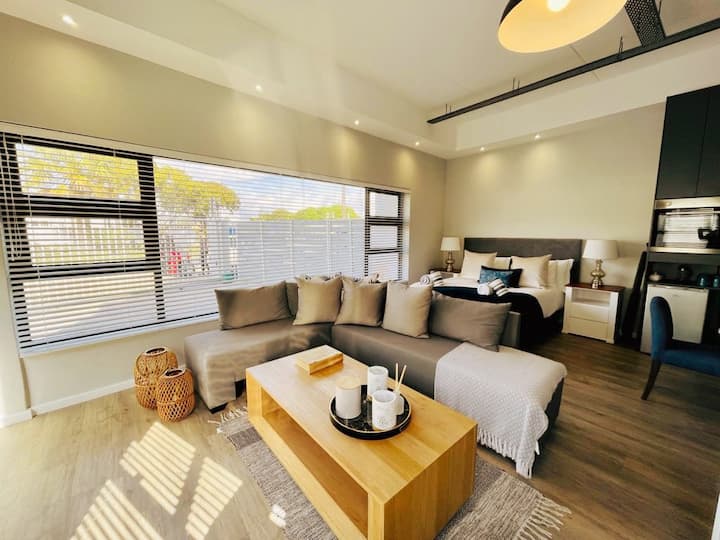 Stylish Interlinked Unit | 4-sleeper + 2 Ensuites - Parklands