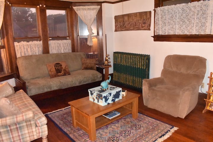 The Easy Living Room - Milwaukee
