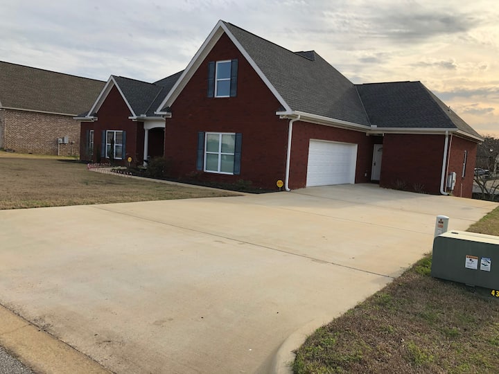 Nice Queen Guest Suite In A Quiet Neighborhood - Tuscaloosa, AL