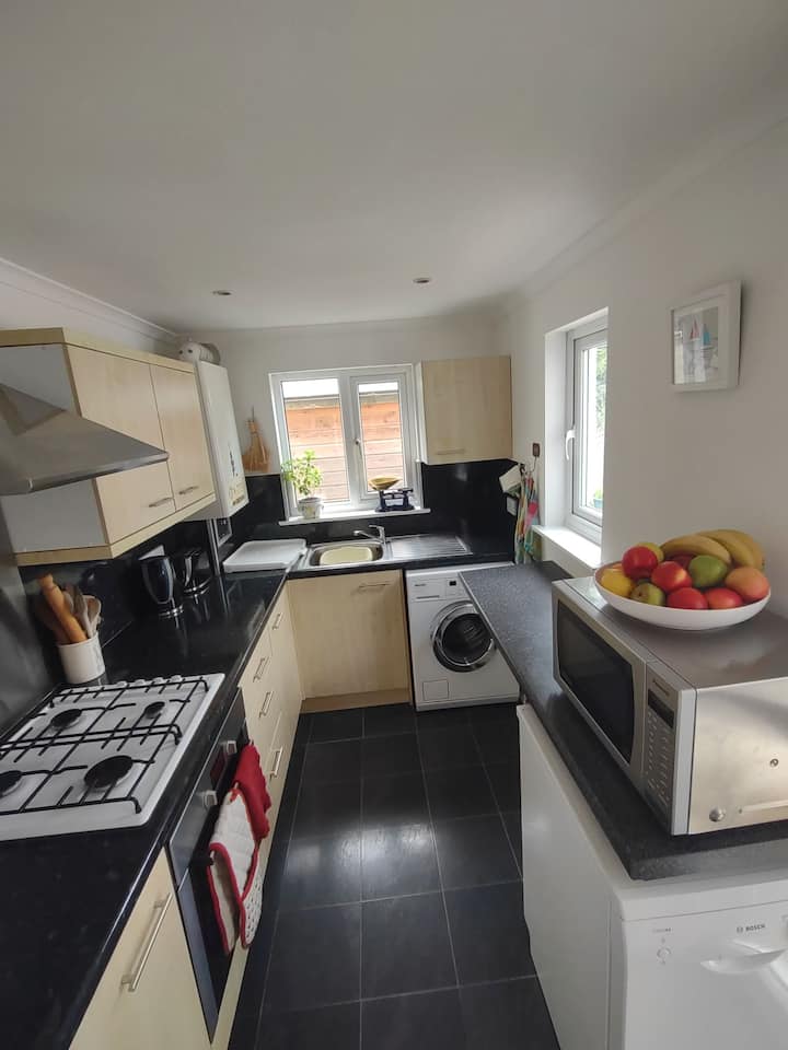 Cheerful 3 Bed Seaside Home With Courtyard Garden - Fowey