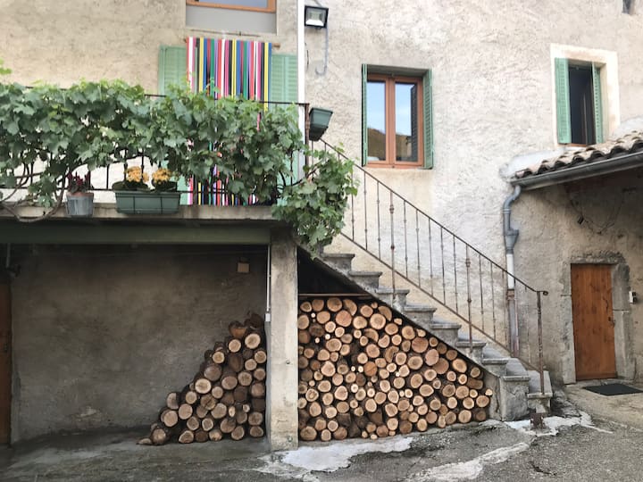 Jolie Maison De Village Rénovée à Chamaloc - Die
