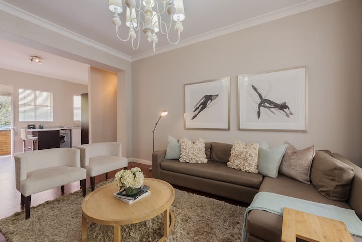 Modern Apartment Living In The Heart Of Rosebank - Johannesburg
