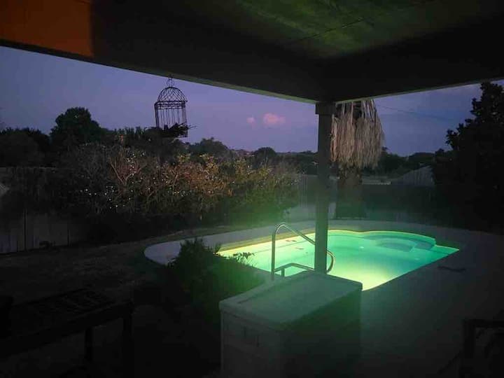 In Ground Relaxing Pool Year Round - Killeen, TX
