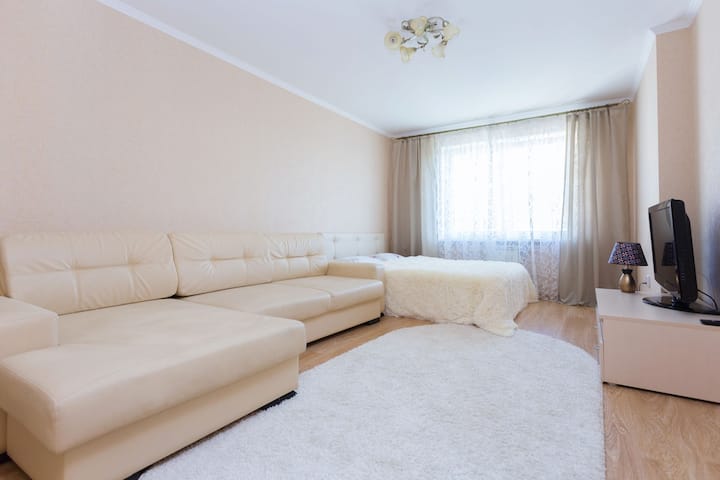 Komfort Na Prityitskogo 73 Apartments - 明斯克