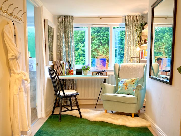 Spacious Suite W. Private Bathroom Near Uob, Qe - Warwickshire