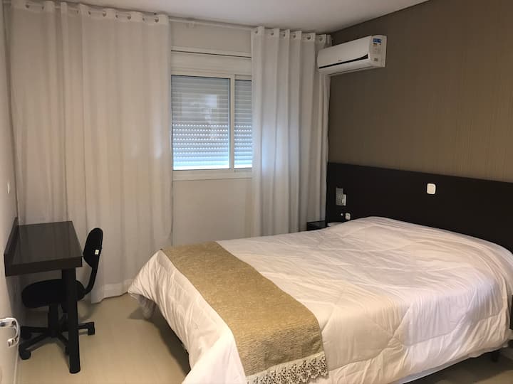 Suíte Aconchegante Em Região Estratégica - Curitiba
