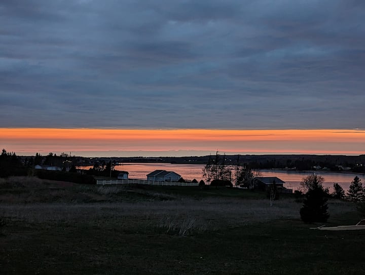 Gorgeous Ocean & Sunset Views - 6 Person Hot Tub - Prince Edward Island
