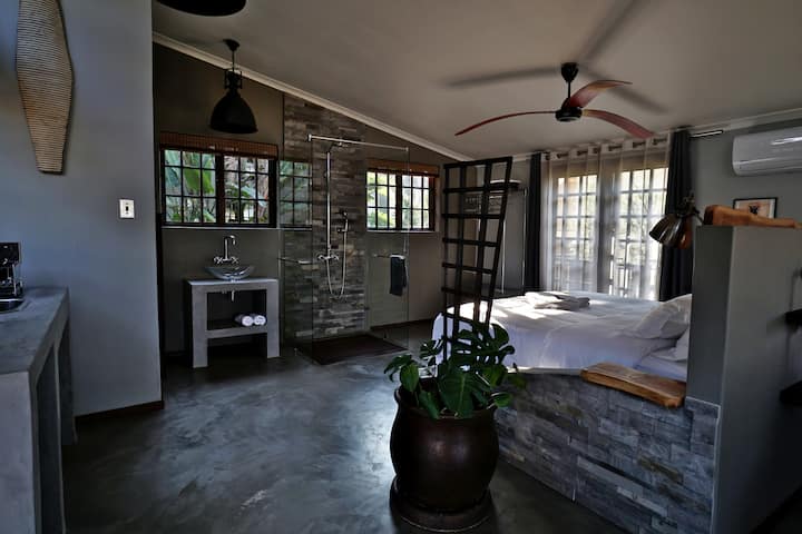 Villa La Mercy Chalet (Offgrid Capable) - La Mercy