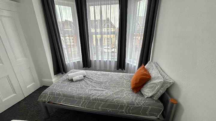 Bright Single Room At The Guest House, Southampton - 사우샘프턴