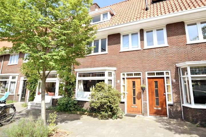 Licht En Modern Jaren 30 Huis Voor Gezin Of Koppel - Utrecht