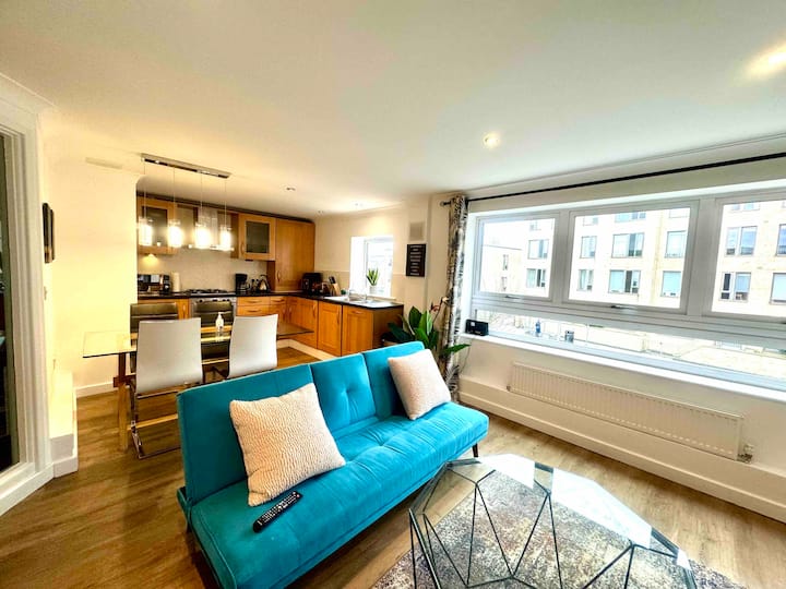 Ficus Carica Tree Apartment – Station&leisure Park - Cambridge