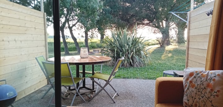 Studio Dans Résidence De Vacances Avec Piscine - Arles