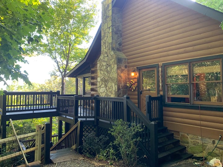 Cozy Haven - Mountain View,  Hot Tub, Fire Pit - Blue Ridge, GA