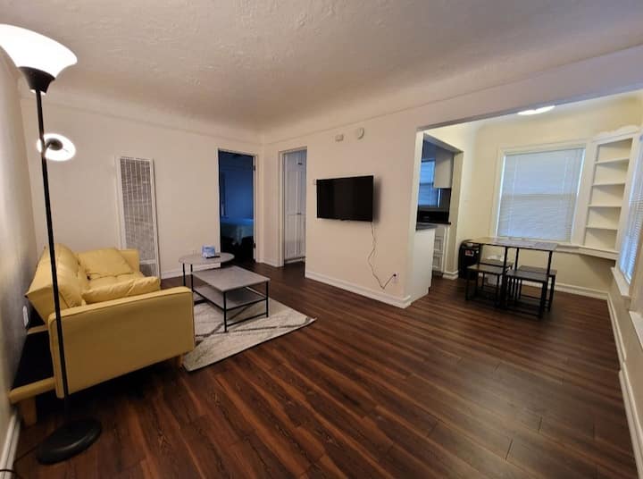 1 Bdr House W/ Yard And Laundry - Bakersfield, CA