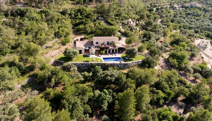 Luxury Villa Overlooking Nature & Sea - Oliva