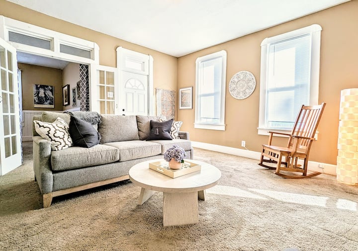 3br Downtown Charm, Convenient Locale - Indianápolis, IN