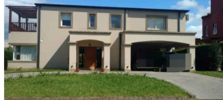 Casa En Country En Yerba Buena Con Pileta, Enero - Provincia de Tucumán