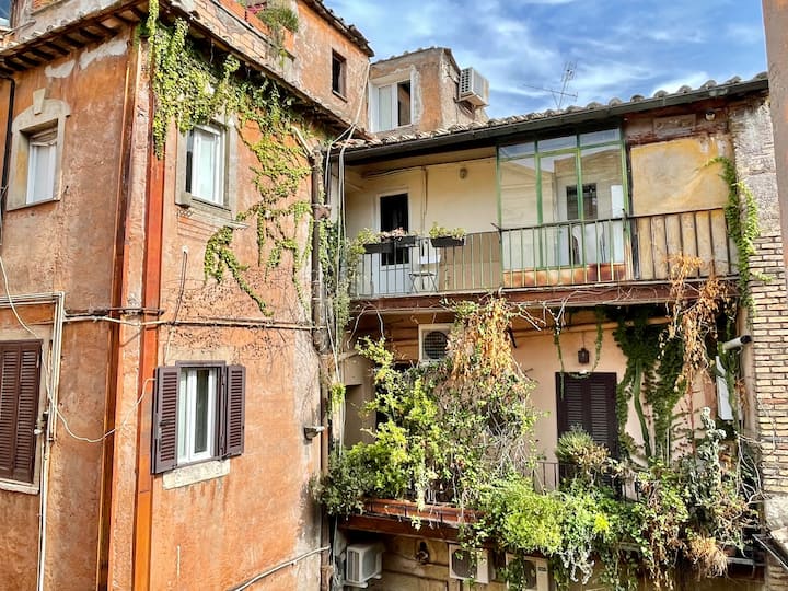 Lovely apartment in Via della Scala, Trastevere - Vacation homes for ...