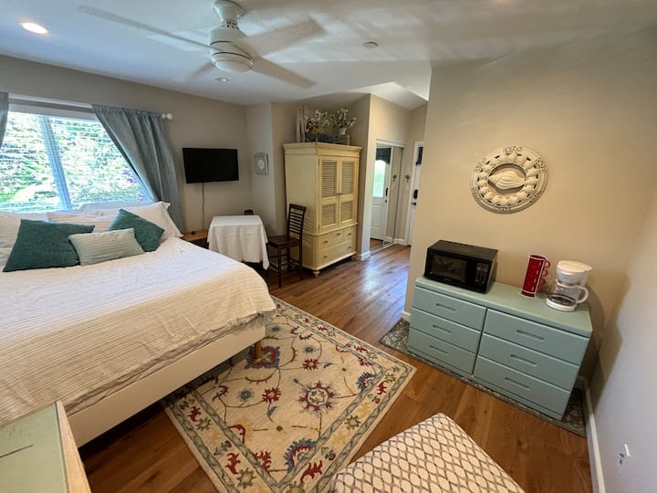 Encinitas Private Suite - Encinitas, CA