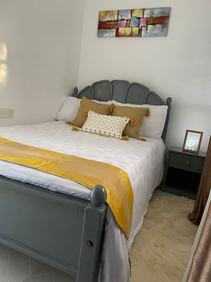 Bee's Gem; A Splash Of Love - Nairobi