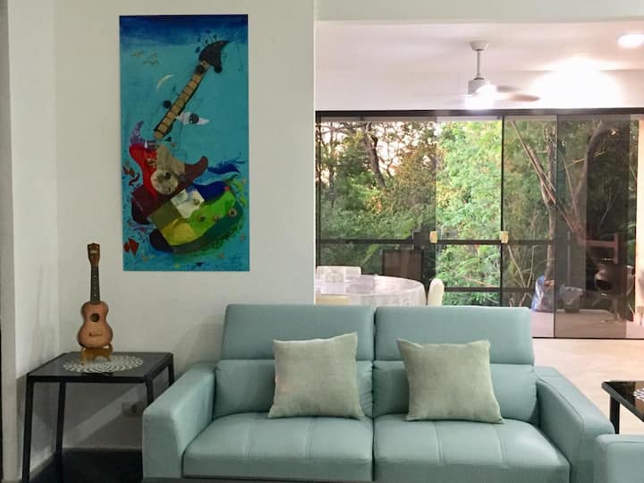 Casamusica, King Bed, Stylish Retreat - San Bernardino