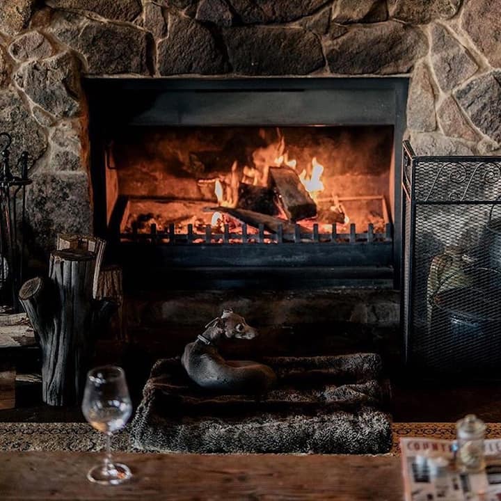 Kookawood 
Views, Firepit, Outdoor Bath - Blue Mountains