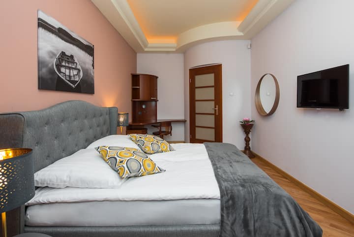 Comfy 5 Bedrooms In City Center Old Town ♕♕♕ - Cracovia