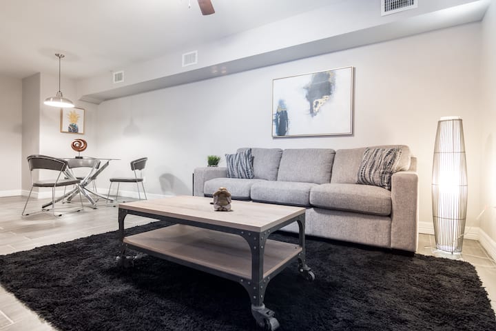 ✅ Rare Find! King  Size Bed Central Mcallen Wifi ✅ - McAllen, TX
