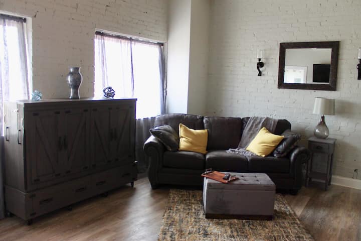 Sweet Studio Loft Living - Huntington, WV
