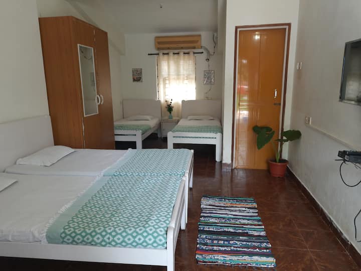 Group Room With 5 Single Beds & Attached Bathroom - Goa