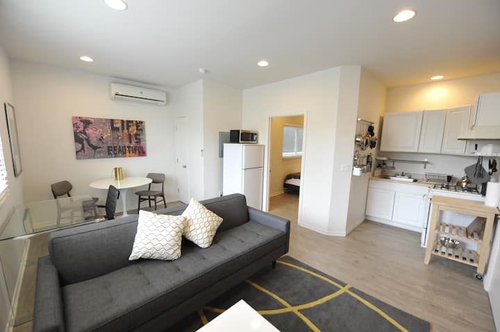 Stayinla | Private Melrose Unit Five - West Hollywood, CA