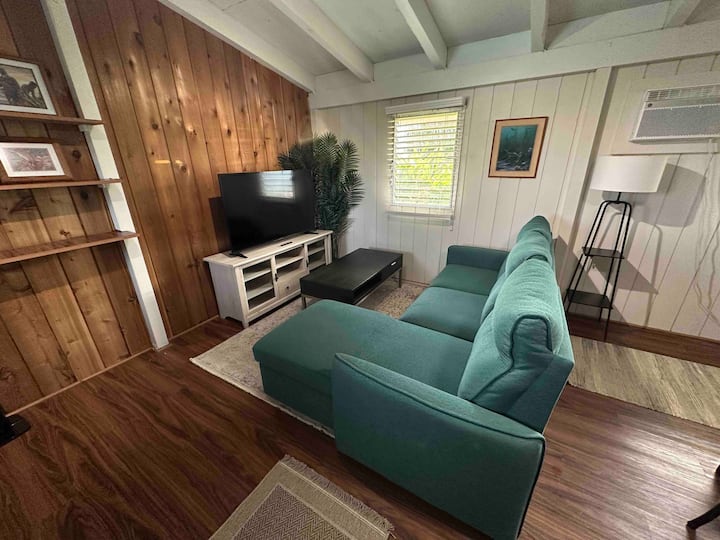 Aniutea’s Lodge - Kailua, HI