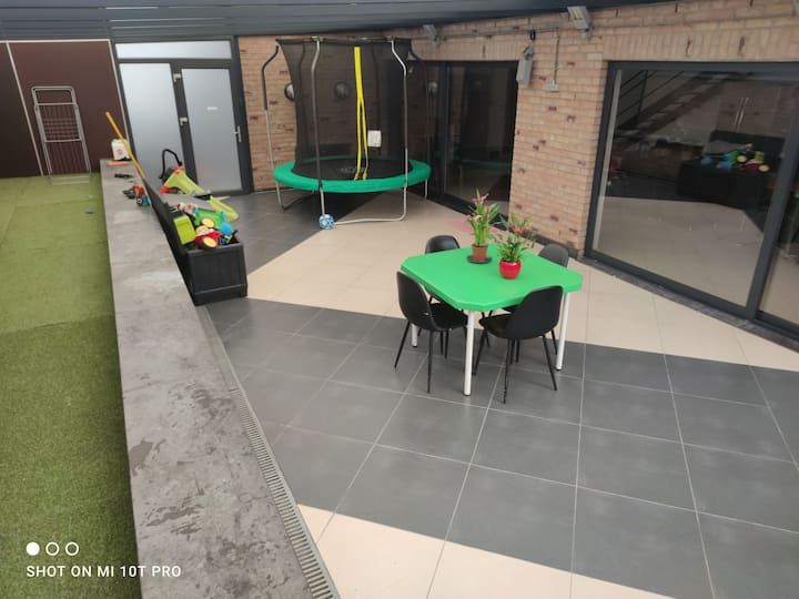 Chambre Dans Une Villa De Luxe Partagée. - Charleroi