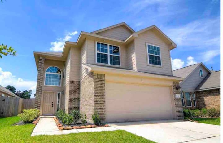 Family 4 Bedroom, Game Room 2.5 Bath 😊 - Humble, TX
